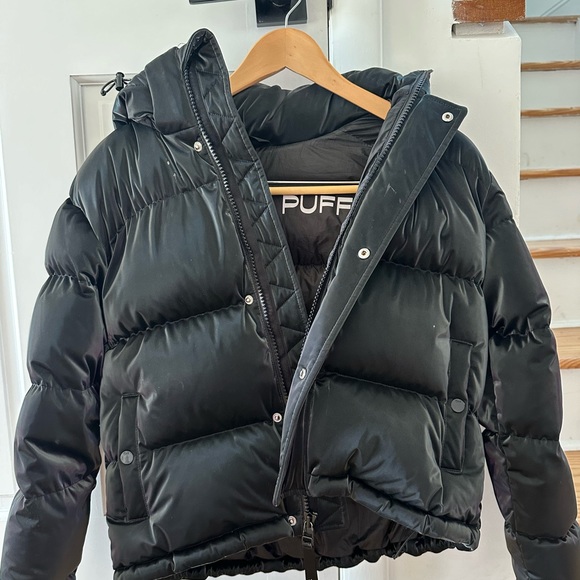 Aritzia | Jackets & Coats | Aritzia The Super Puff Shorty Black Liquid ...